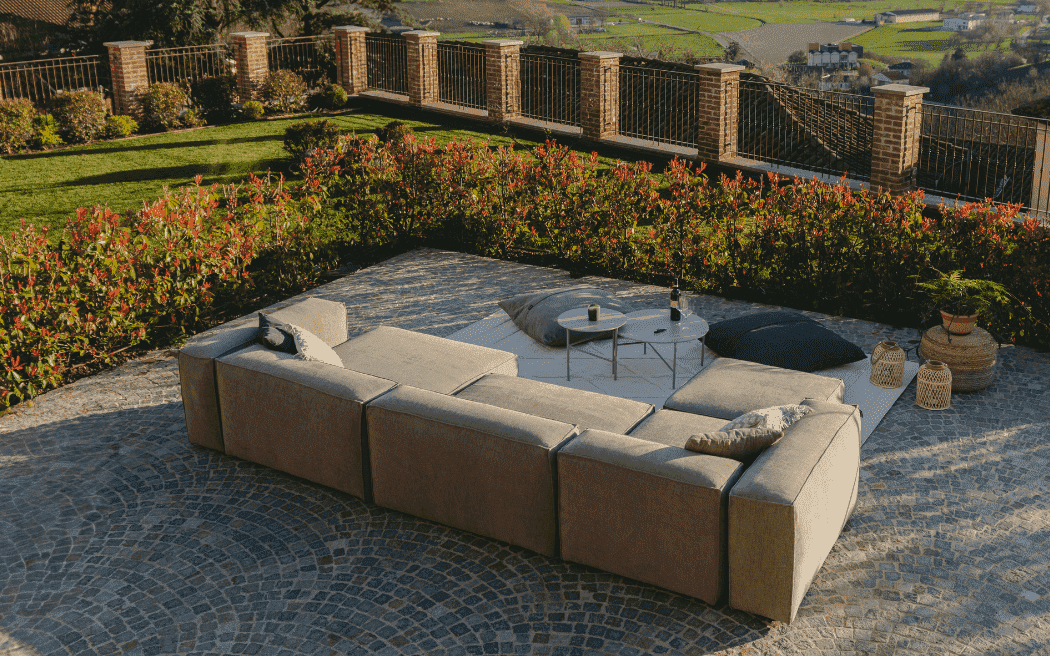 Buying a garden furniture set online: here's what to look for.